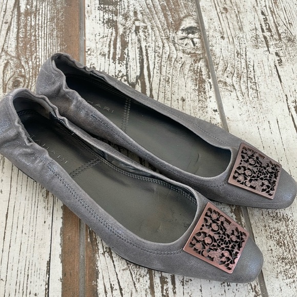 Tahari | Shoes | Tahari Flats | Poshmark